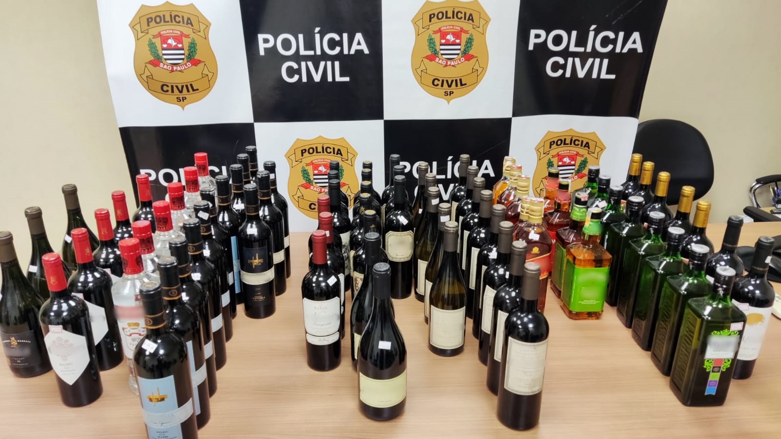 Polícia Civil apreende bebidas falsificadas em Limeira